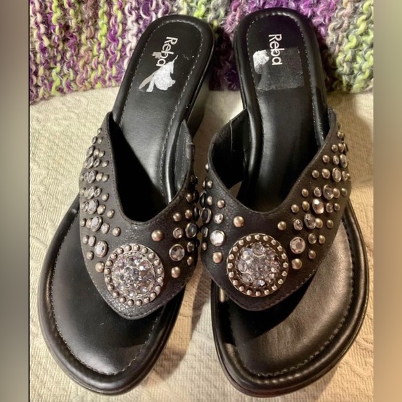 Reba | Shoes | Reba Wedge Flip Flop Sandals Slip On Size 8m Silver Tone ...